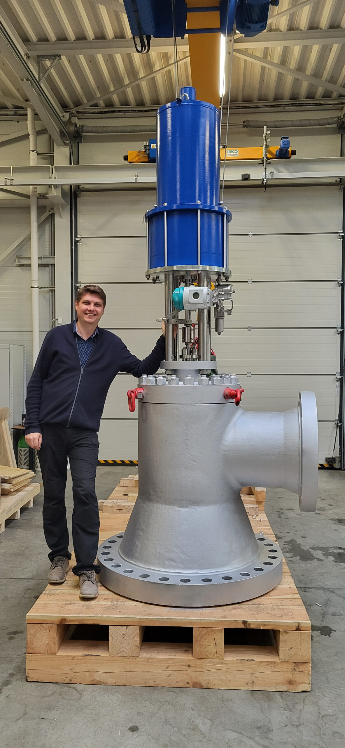 Angle reducing valve weighing 3,5 tons - VALVEA s.r.o.